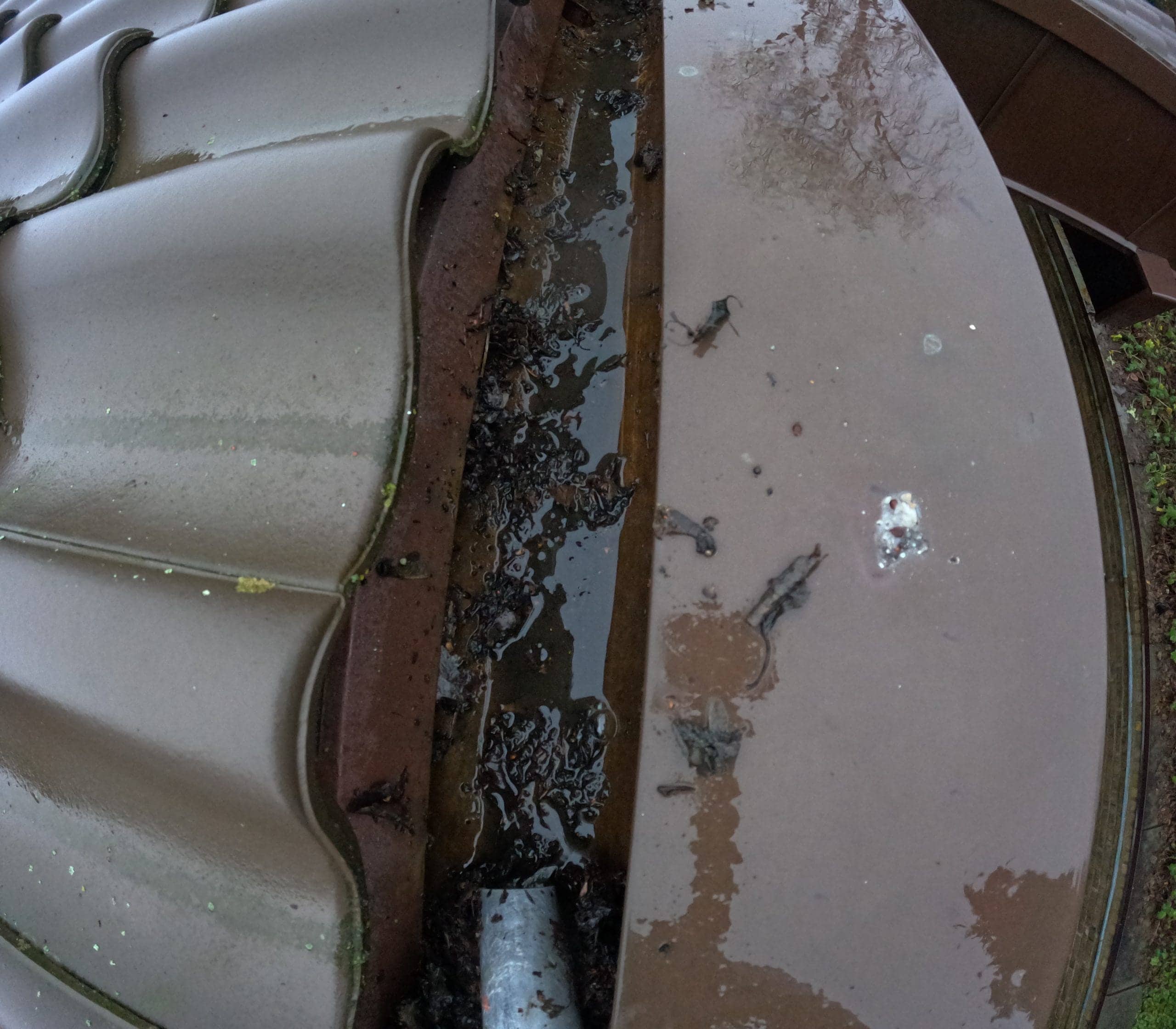 Rensning af Skjulte Tagrender – Effektiv Løsning med Specialudstyr ...